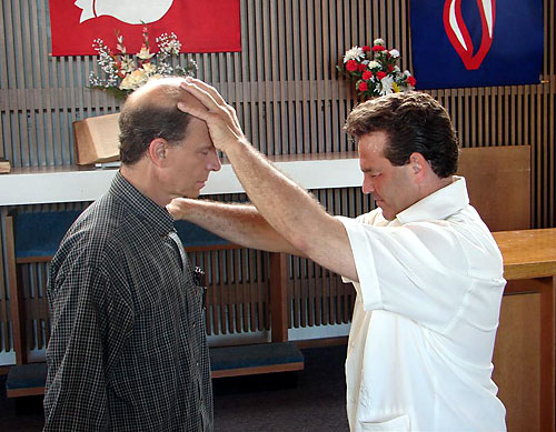 Preacher brings hands to Ridge to perform ‘miracles’ • Brooklyn Paper