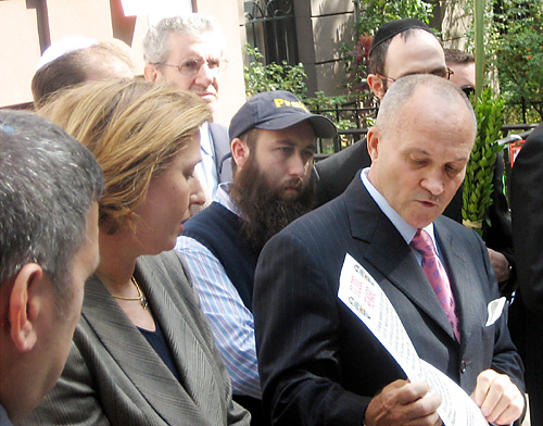 Kelly shows faith along swastika-hit Remsen Street • Brooklyn Paper