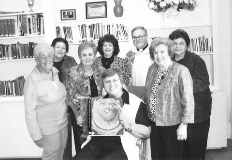 Fr. Thomas Murtaugh Library debuts • Brooklyn Paper