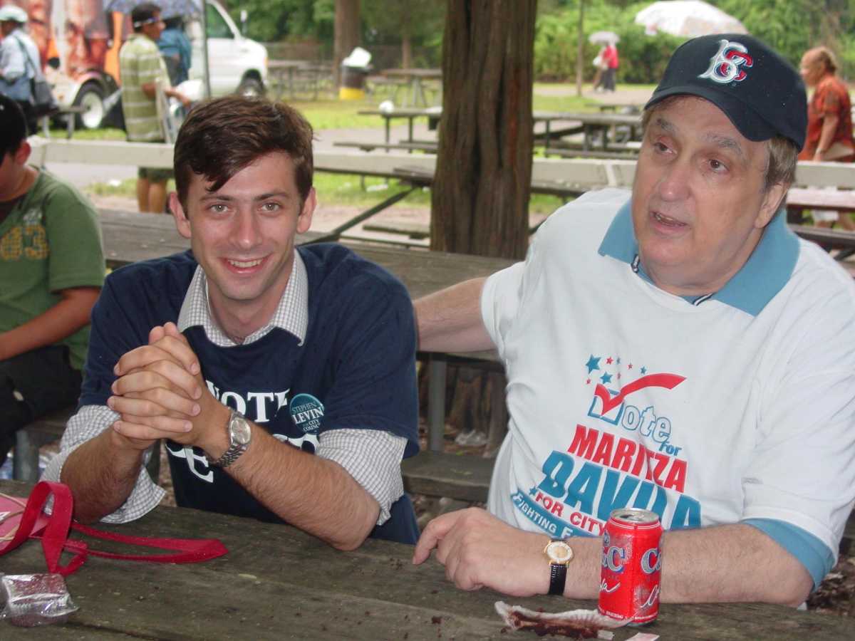 Vito Lopez hosts seniors for Long Island fun • Brooklyn Paper