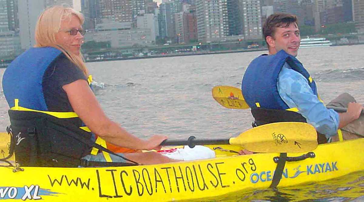 The ship has hit the fan! Kayakers brave Newtown Creek • Brooklyn Paper