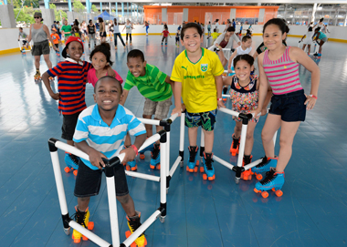 Let ’er roll! First rides at Brooklyn Bridge Park roller rink ...