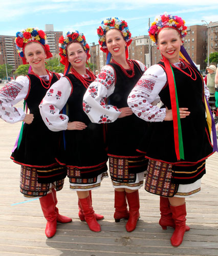Foreign folk dances dazzle on the Boardwalk • Brooklyn Paper