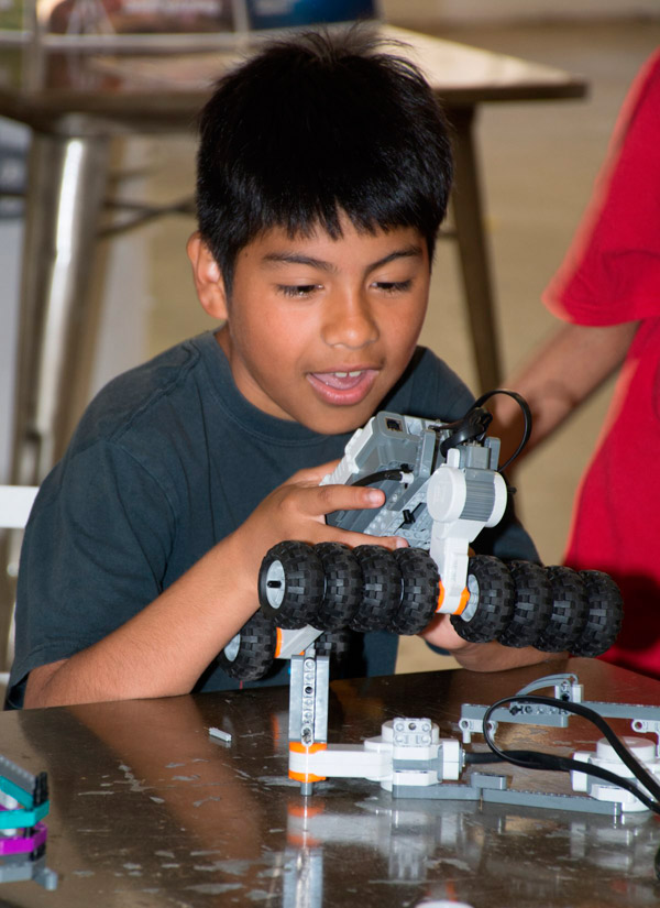 Droid rage: Bots battle at Industry City robotics competition • Brooklyn Paper