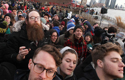 Hipsters give Sanders rock-star reception in Greenpoint • Brooklyn Paper