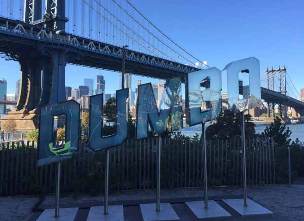 That smarts! Colorful Dumbo sign reacts to tweets • Brooklyn Paper