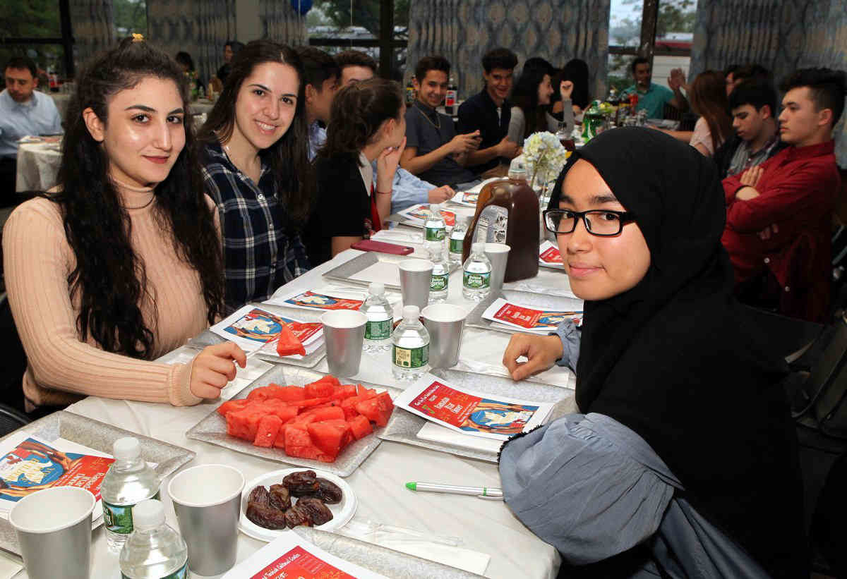Muslims and Jews celebrate Ramadan together in Sheepshead Bay ...