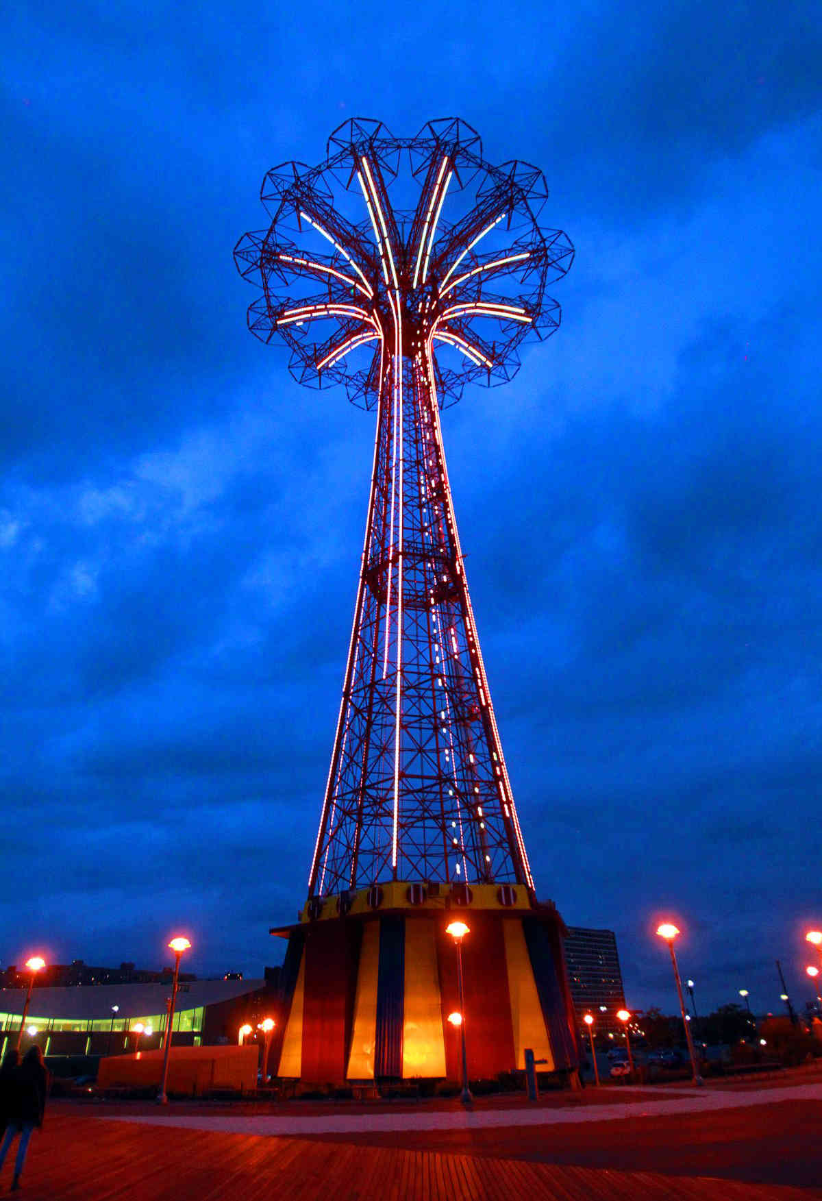 Parachute Jump light-up honors 6-year-old ‘Sweet Sally Sunshine ...