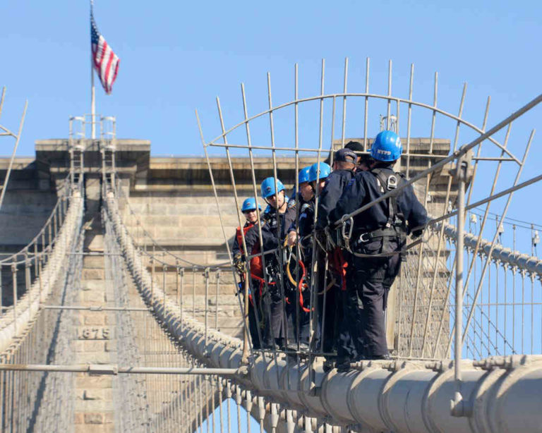 Cops scale Brooklyn Bridge in emergency exercise • Brooklyn Paper