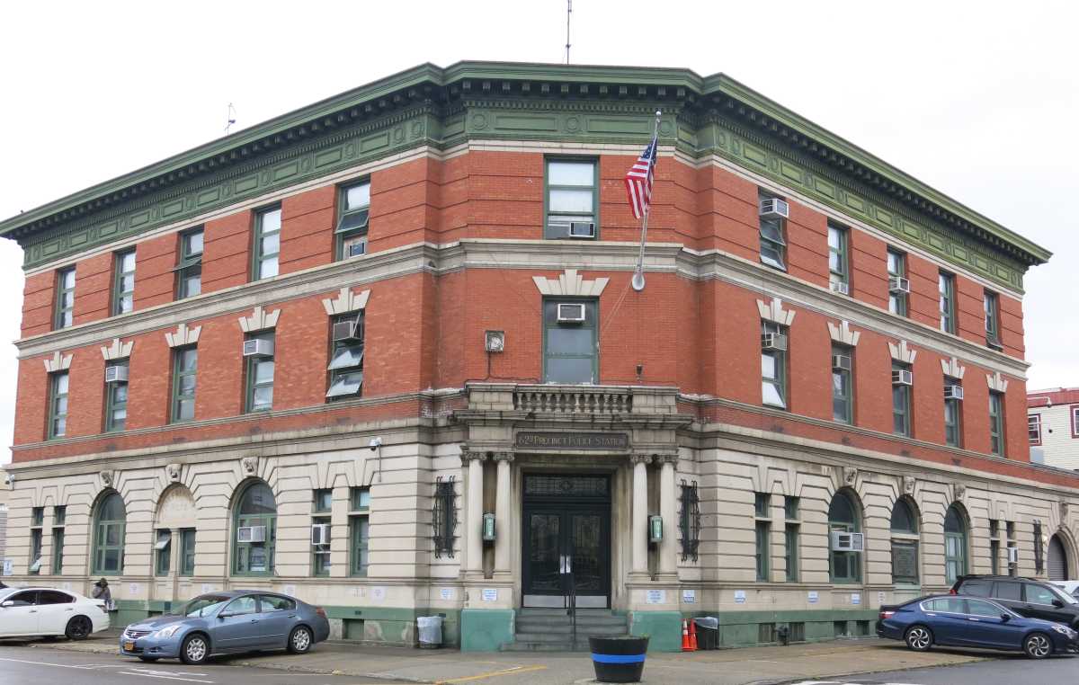 62 Precinct: Bar brawl turns ugly • Brooklyn Paper