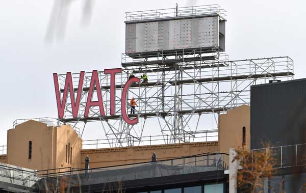 Developers replace iconic “Watchtower” sign overlooking Brooklyn Bridge ...