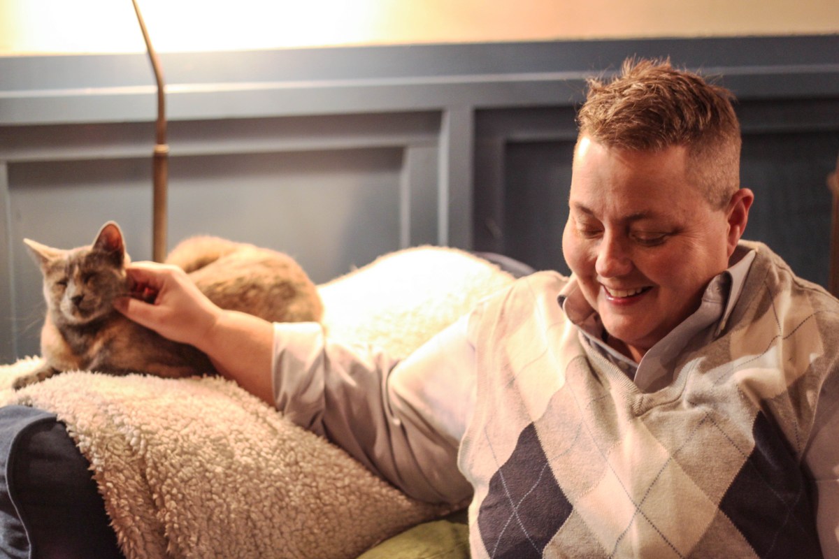 Funny, furry! Genderqueer ex-nun comedian to debut album at cat cafe ...