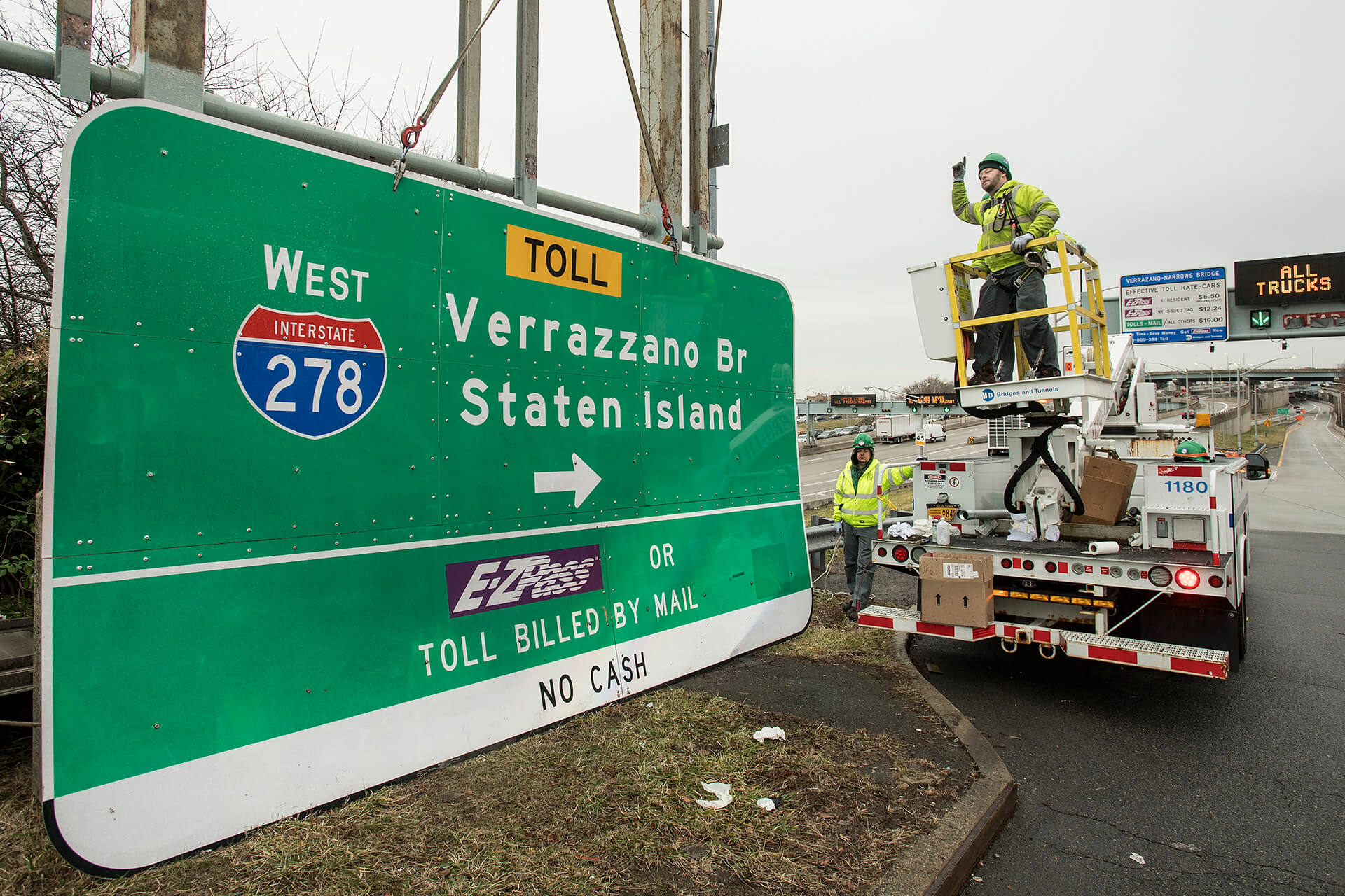 It’s about sign! Transit officials hang first correctly-spelled ...