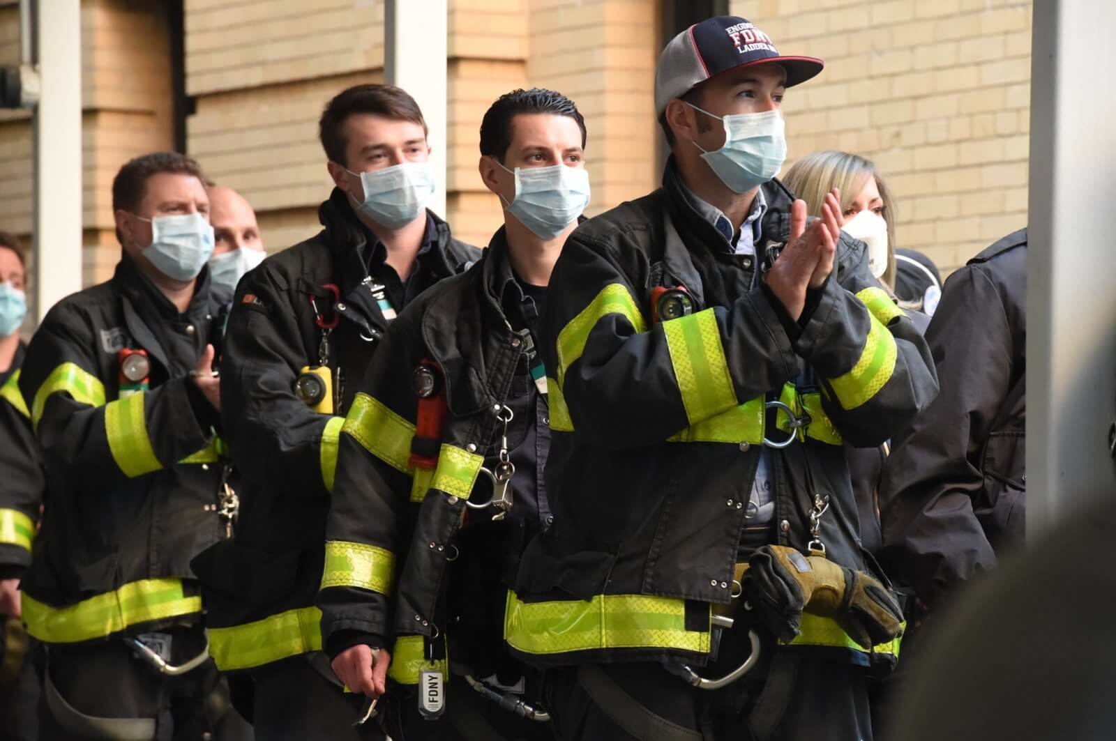 Thanks of a grateful city: Mayor, firefighters cheer and feed Brooklyn ...