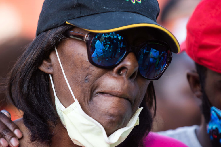 Protesters rally outside Sunset Park federal prison as COVID-19 cases rise