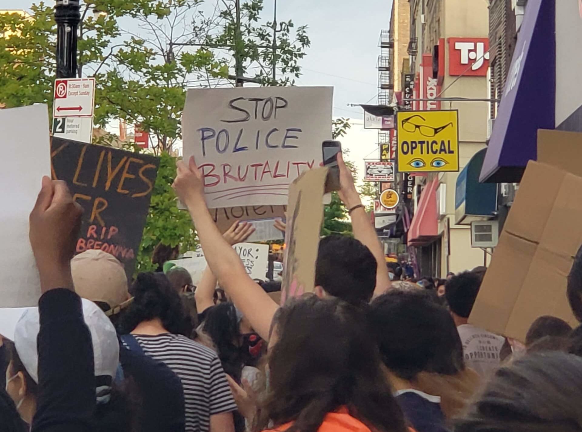 Bay Ridge sees back-to-back peaceful protests despite rumors of rioting ...