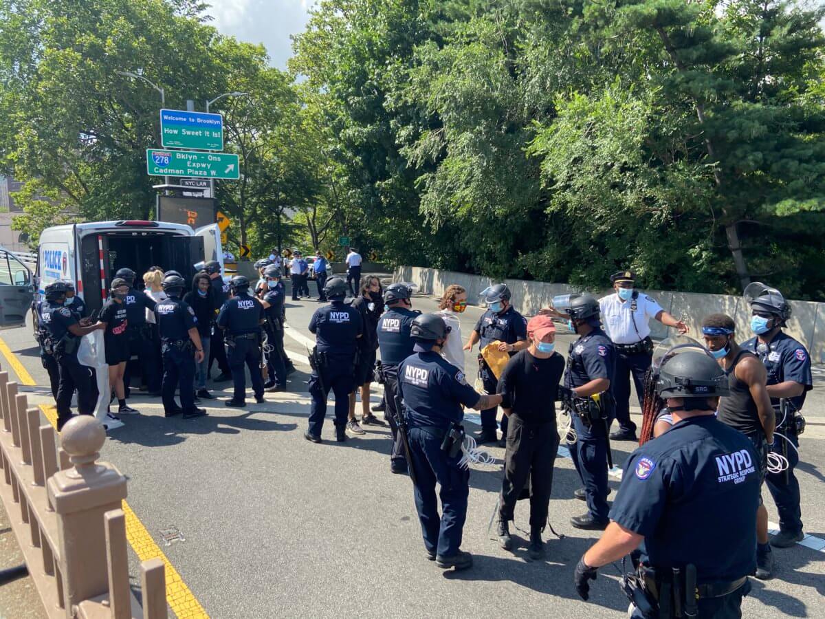 Police arrest protesters on Brooklyn Bridge ahead of religious, pro-cop ...