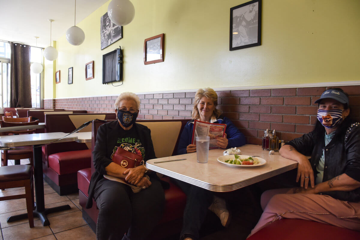 New York City officially reopens indoor dining at 25% capacity | amNewYork