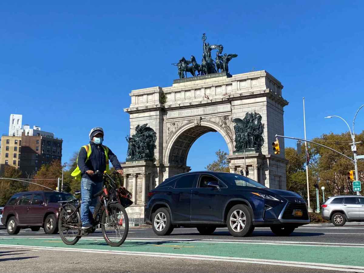 Majority of motorists favor street safety improvements: Poll