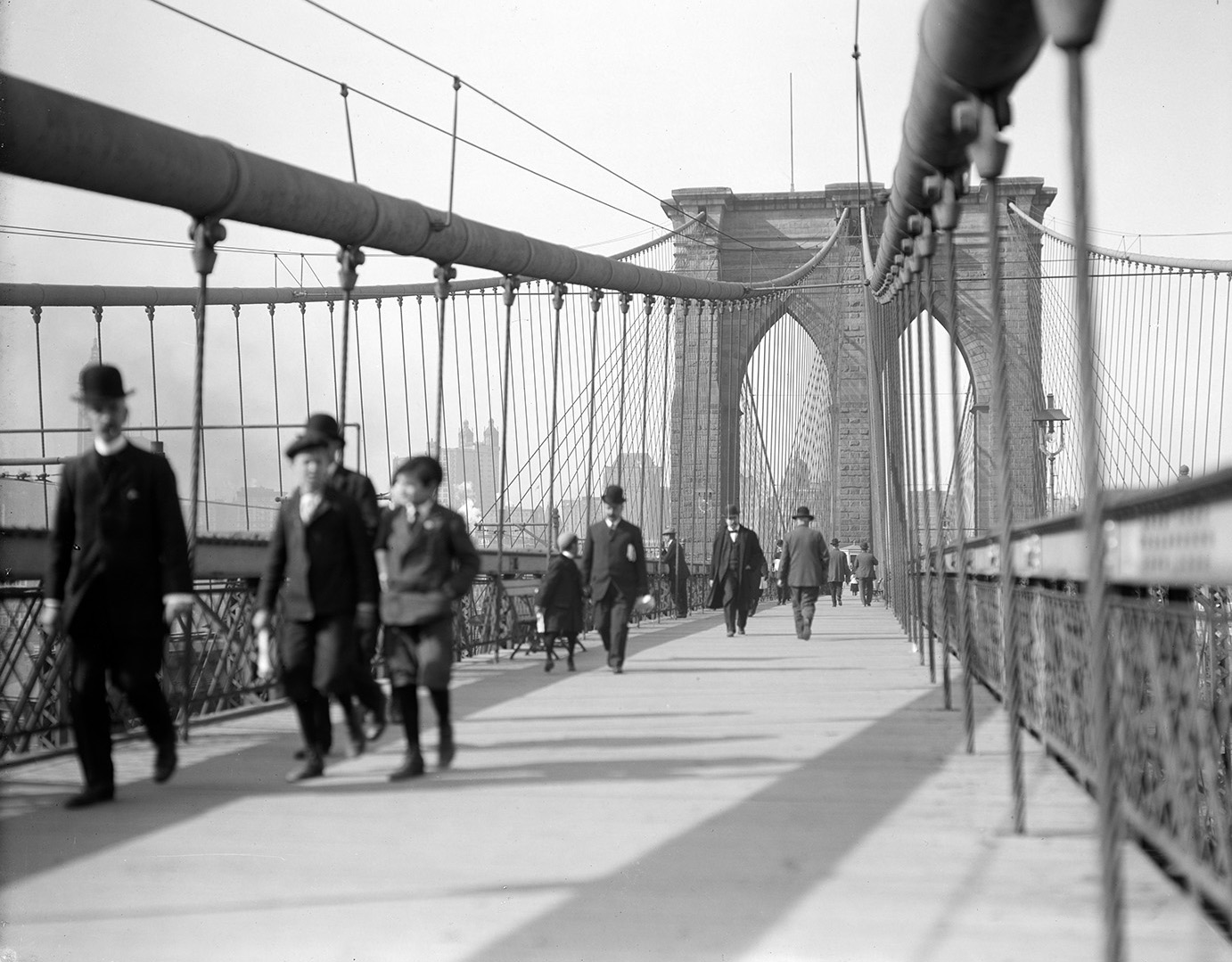 New exhibit displays rare images of Brooklyn Bridge construction ...
