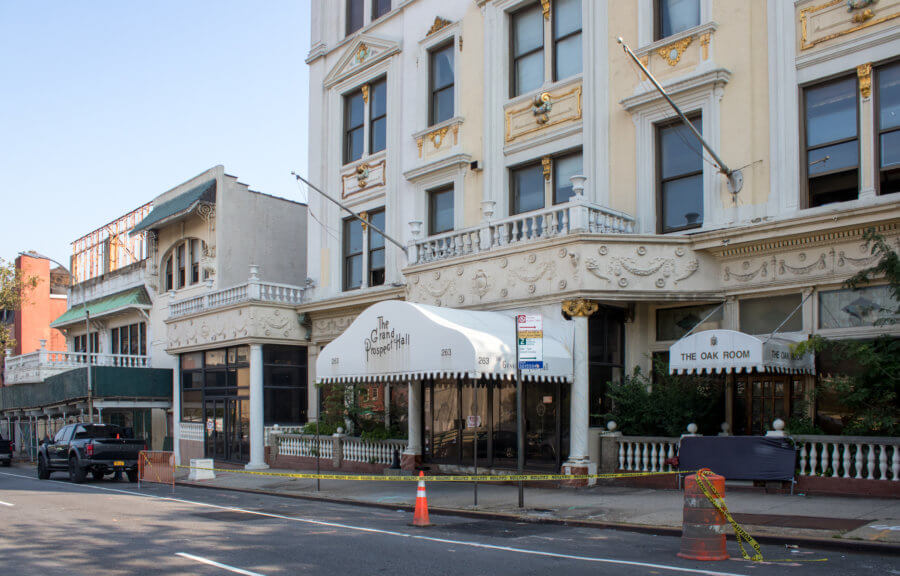 Park Slope Library unveils statue of famed Knuffle Bunny • Brooklyn Paper