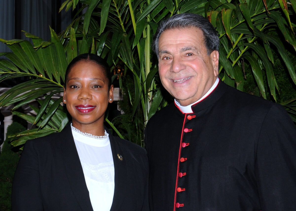 Hundreds gather at El Caribe to celebrate retirement of Monsignor David Cassato • Brooklyn Paper