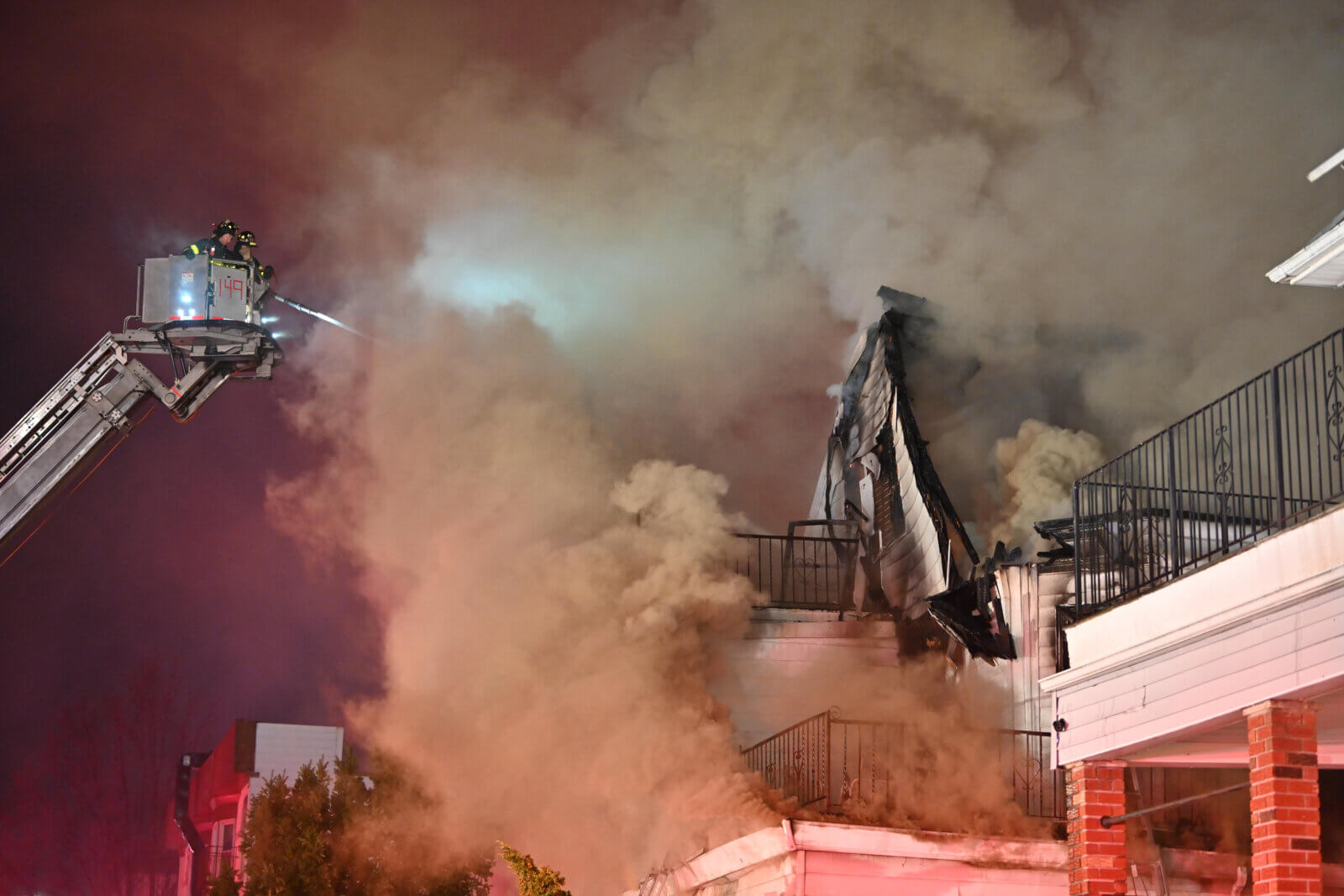 145 firefighters battle Bath Beach blaze on Monday night • Brooklyn Paper