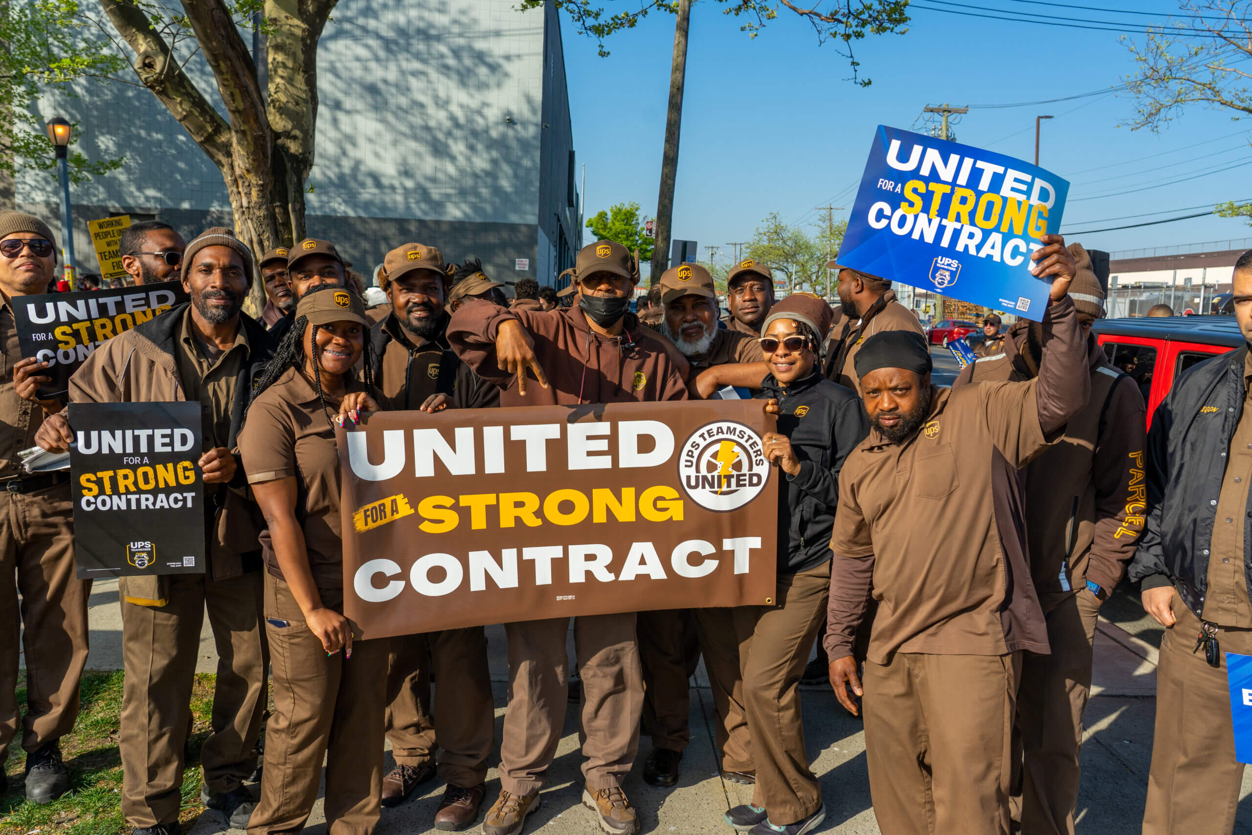 Local UPS Teamsters, workers hold rally demanding stronger union contract • Brooklyn Paper