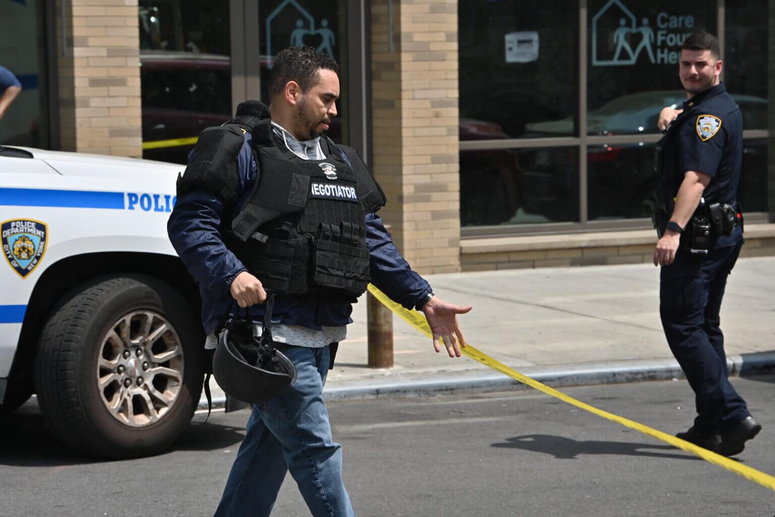 Barricaded man surrenders after 2-hour standoff with NYPD hostage ...