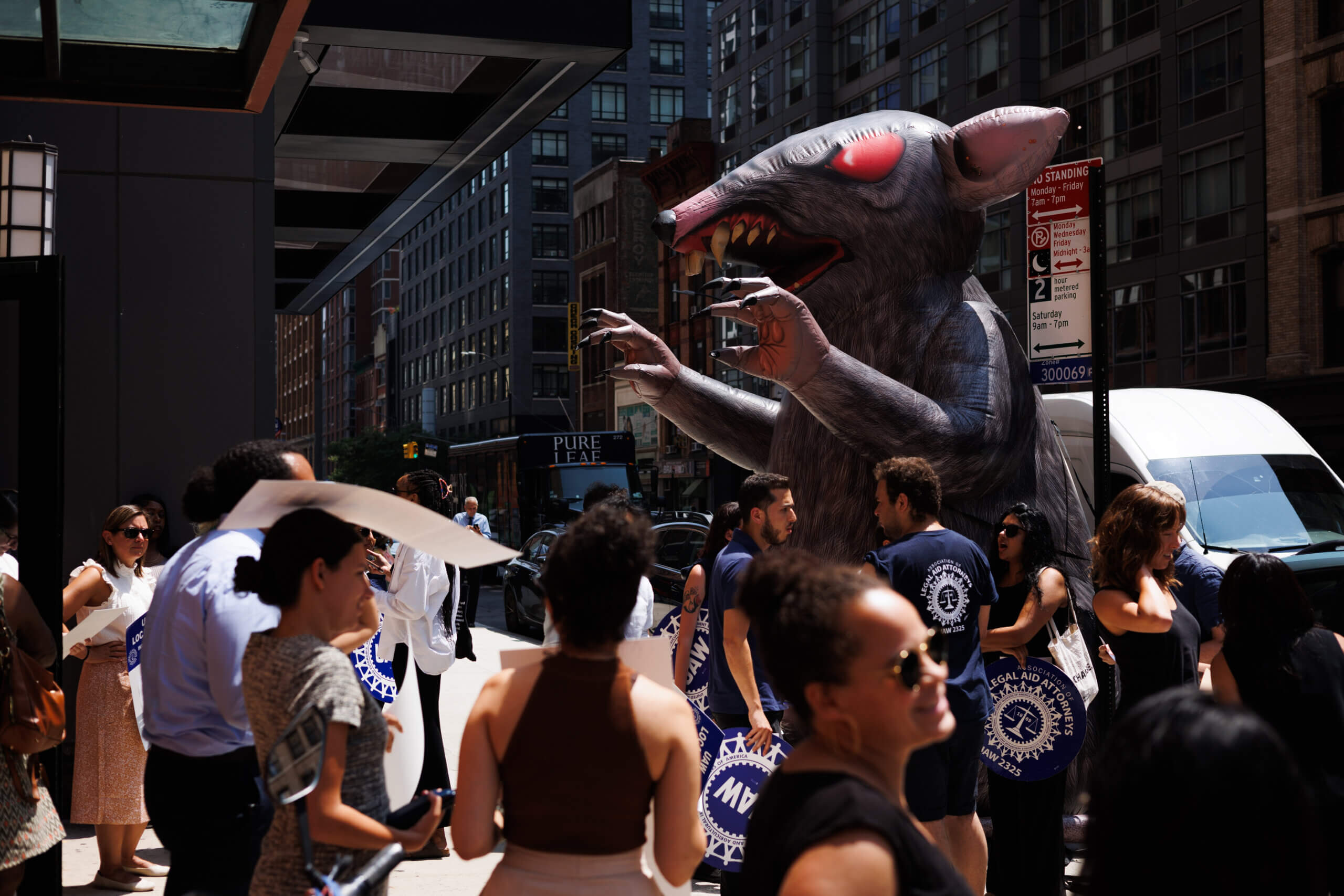 Brooklyn Defender Services union pickets after 2 years without contract • Brooklyn Paper