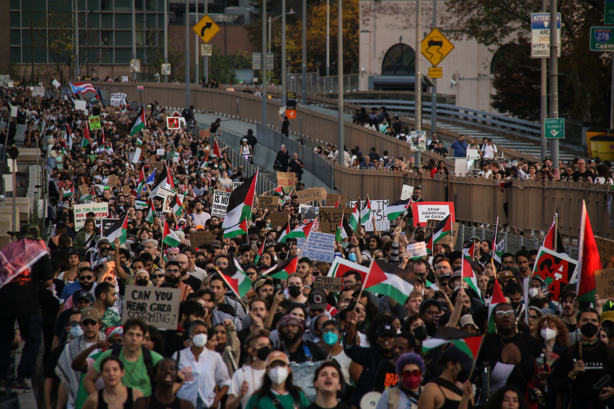 ‘Ceasefire now’: Thousands march over Brooklyn Bridge in support of ...