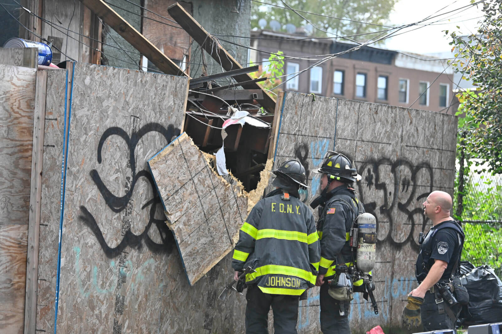One firefighter injured after blaze breaks out at vacant Ocean Hill ...