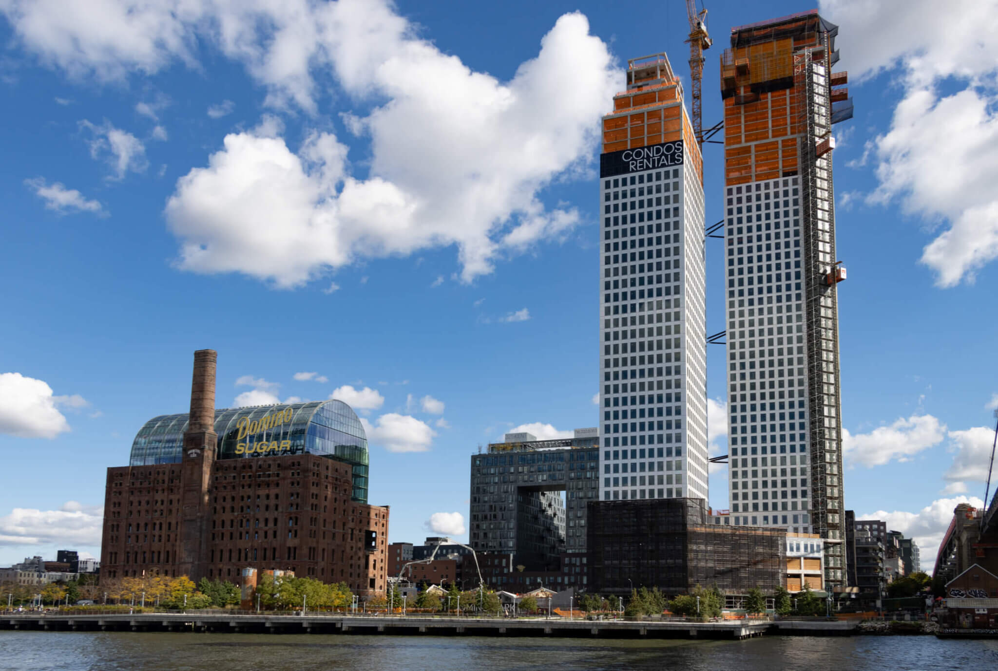 Double Domino towers rising on Williamsburg waterfront will mix condos, rentals • Brooklyn Paper