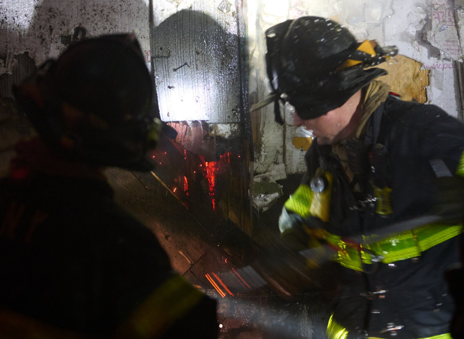 Seven injured in four-alarm blaze in Greenpoint: FDNY • Brooklyn Paper