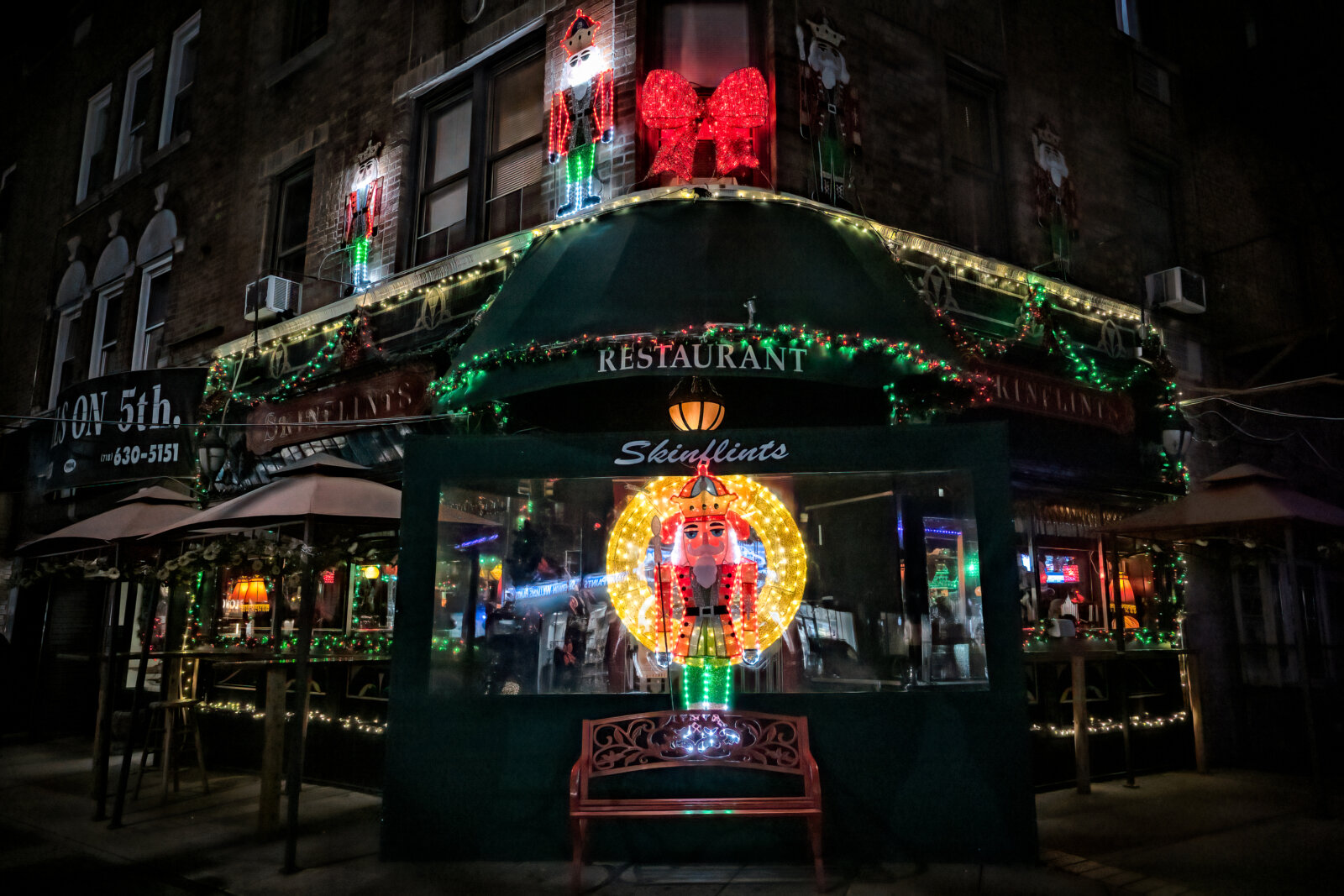 ‘A little more Christmas’: Halls of Bay Ridge restaurant Skinflints to ...