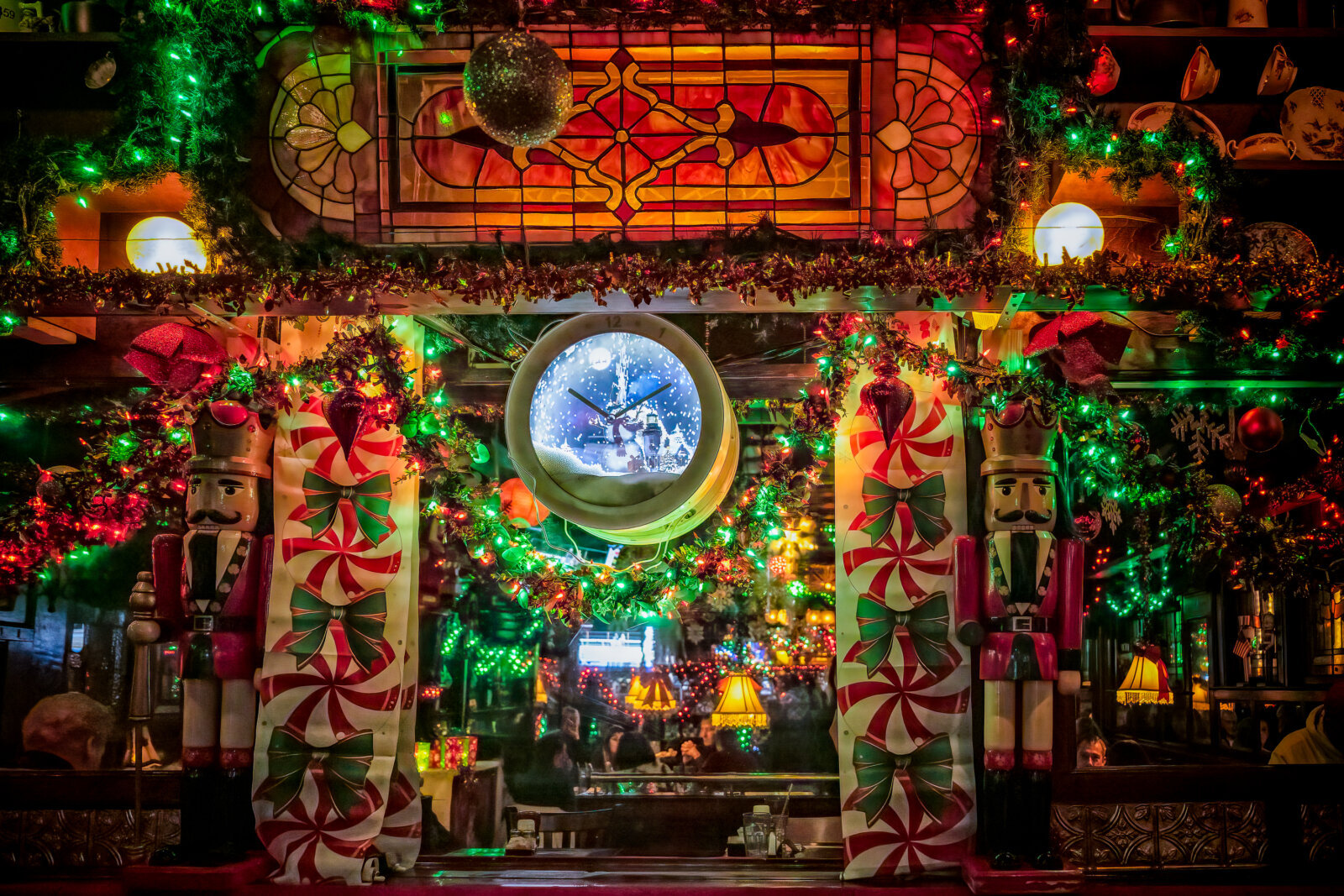 ‘A little more Christmas’: Halls of Bay Ridge restaurant Skinflints to ...