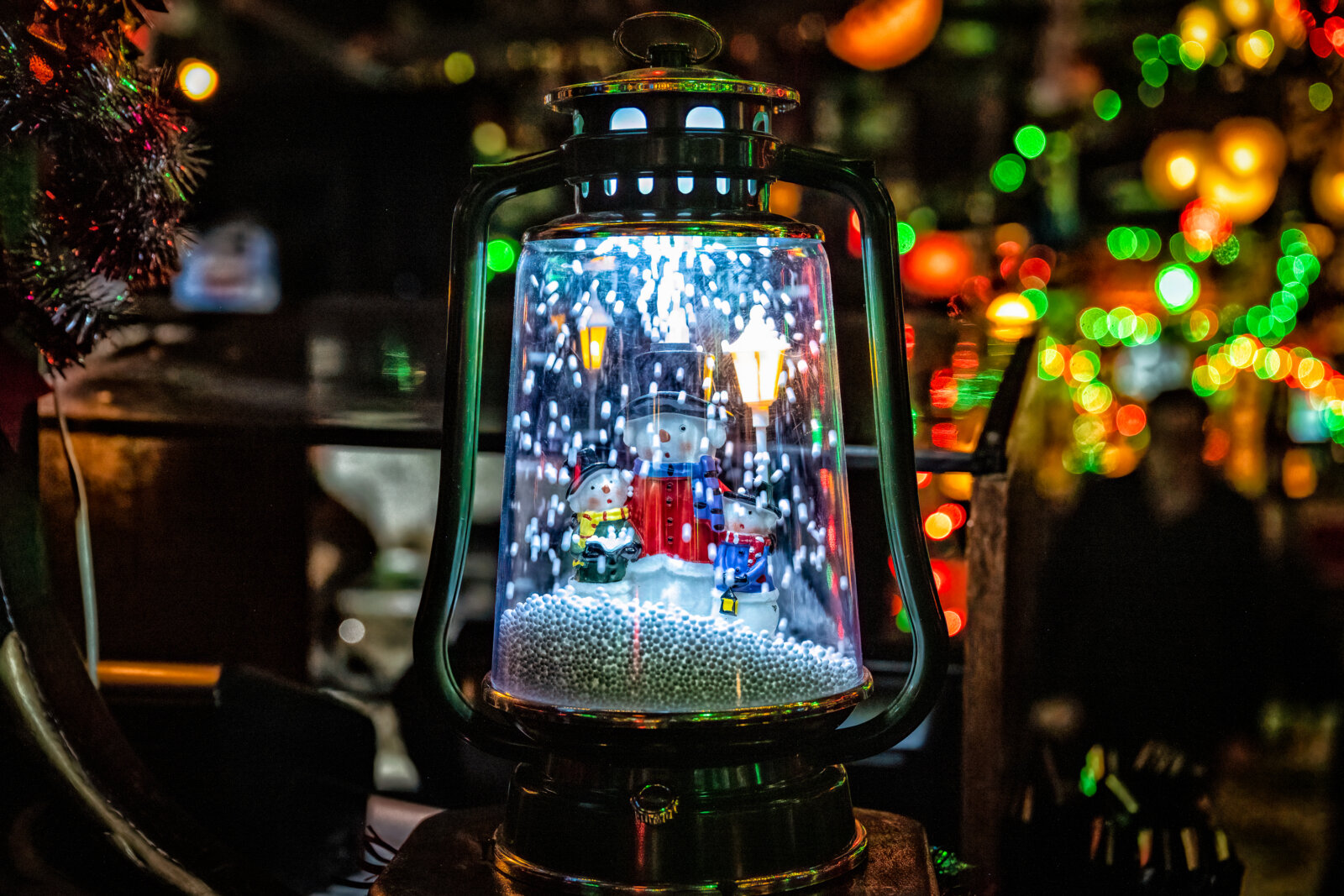 ‘A little more Christmas’: Halls of Bay Ridge restaurant Skinflints to ...