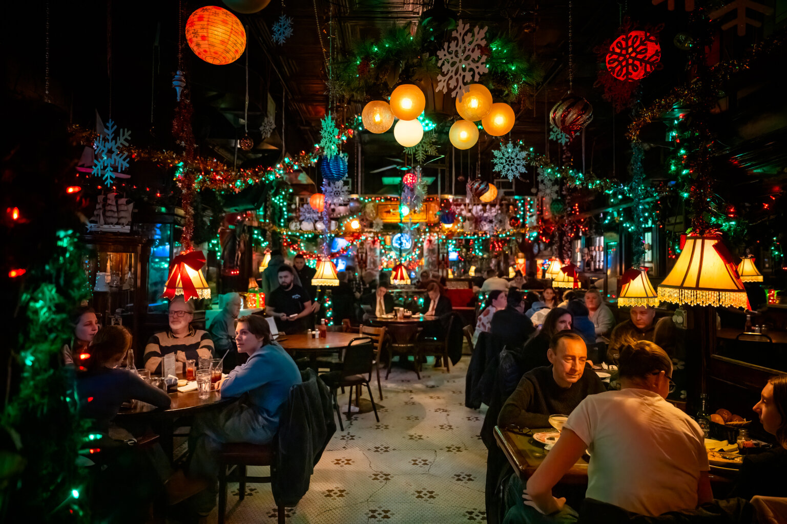 ‘A little more Christmas’: Halls of Bay Ridge restaurant Skinflints to ...