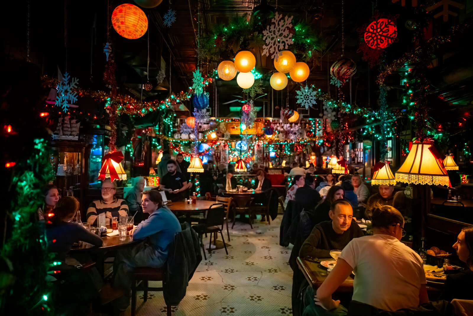 ‘A little more Christmas’: Halls of Bay Ridge restaurant Skinflints to ...