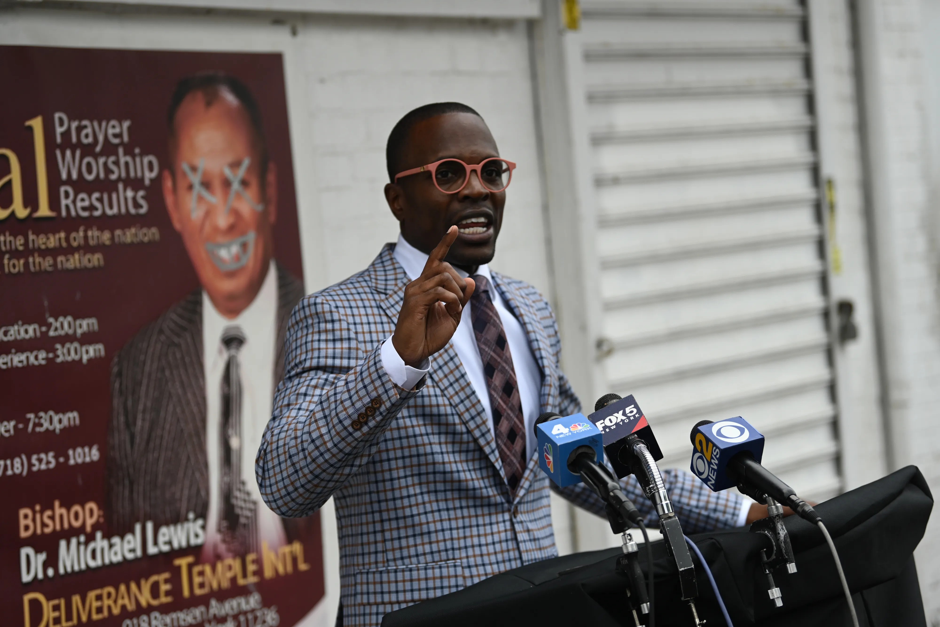 Pulpit to prison! ‘Bling Blishop’ Lamor Whitehead sentenced to nine years in prison for fraud ...