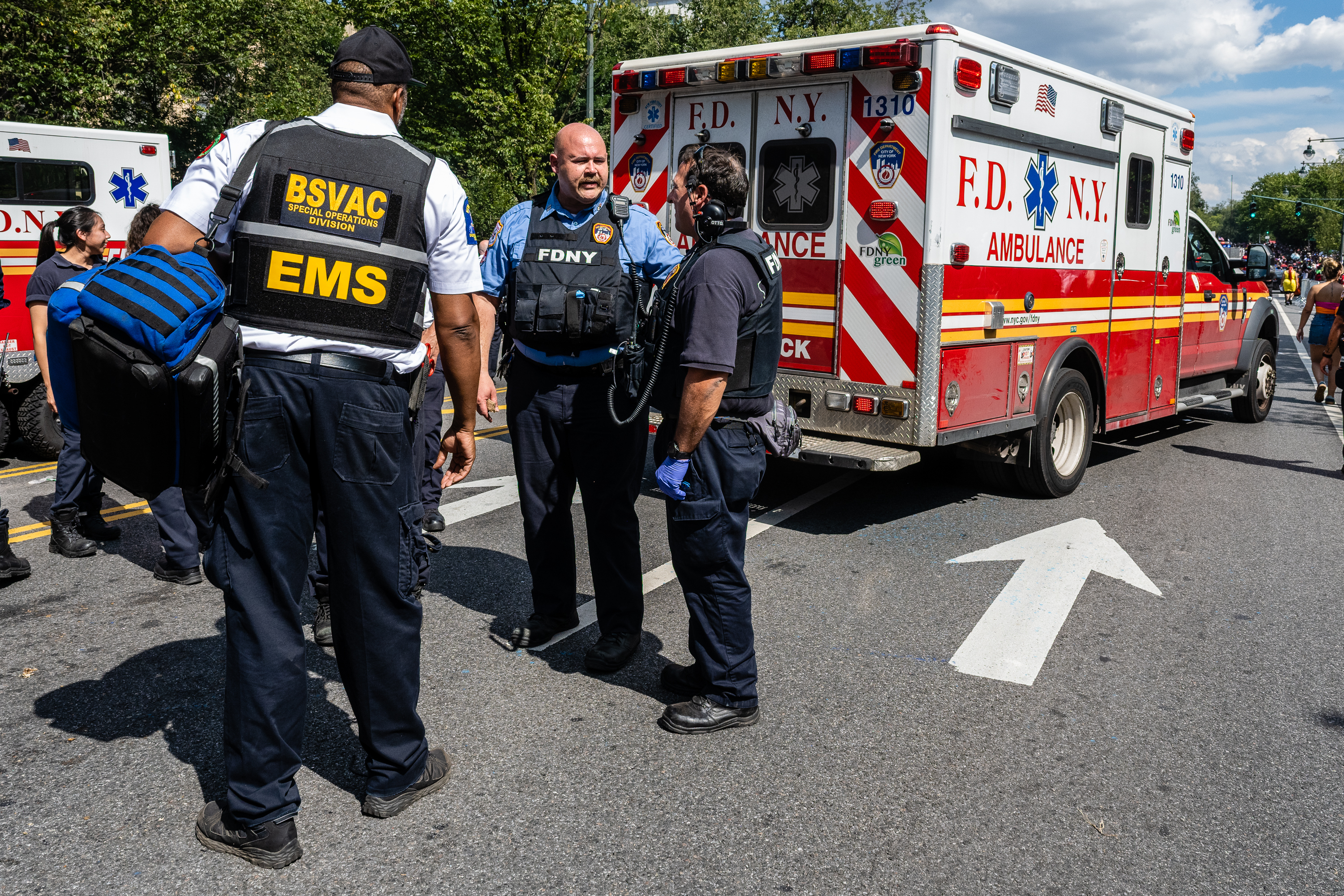 FDNY EMS launches #StandWithEMS social media campaign to spotlight pay disparity • Brooklyn Paper