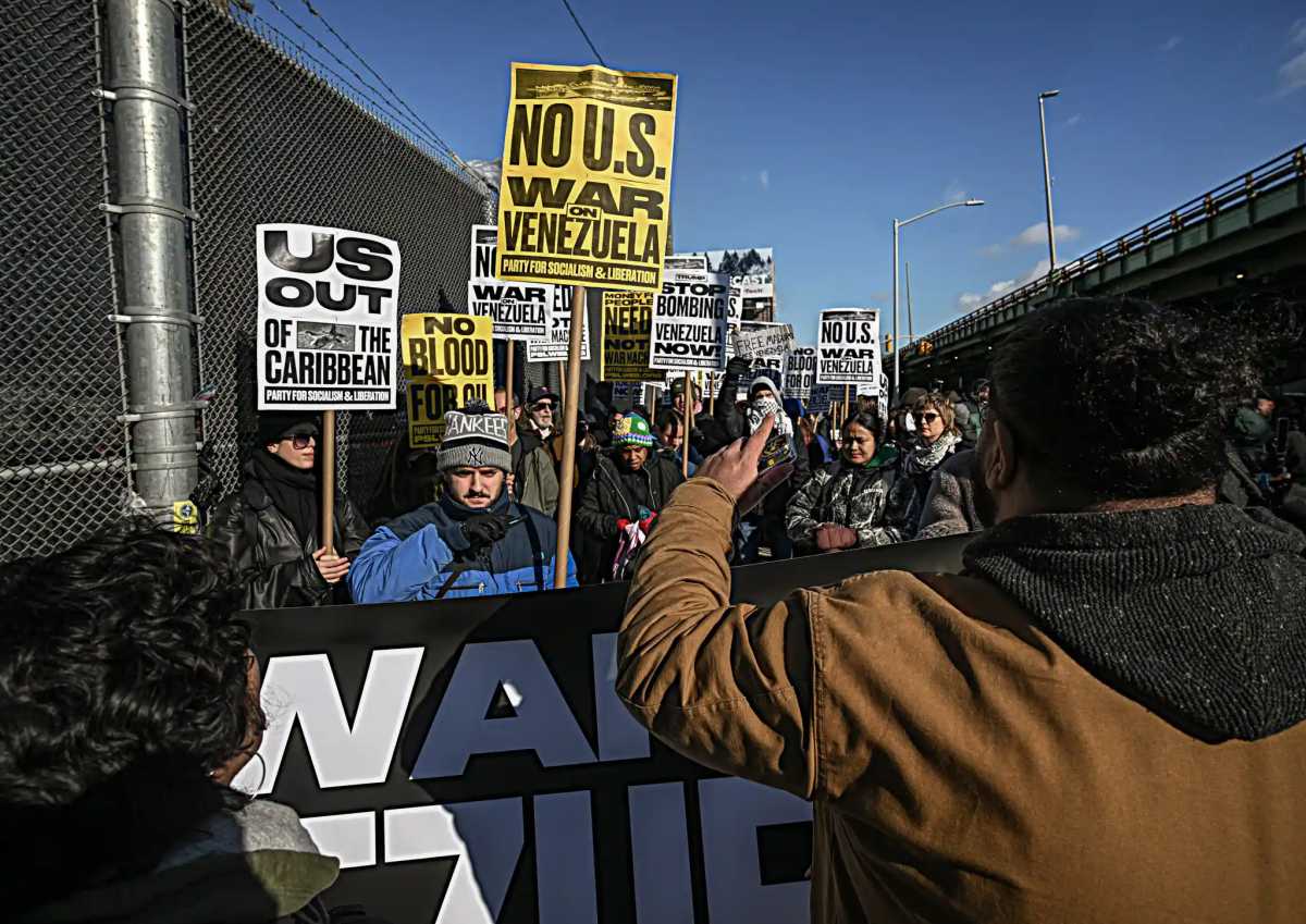 Protesters rail against Venezuelan despot Nicolas Maduro outside ...
