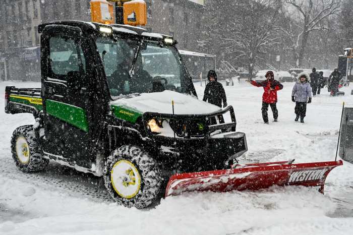 LIVE UPDATES: Winter storm blankets Brooklyn as snowfall continues ...