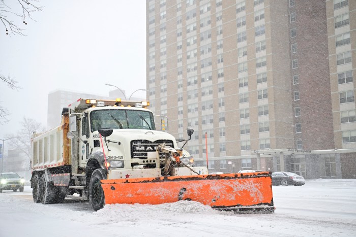 LIVE UPDATES: Winter storm blankets Brooklyn as snowfall continues ...